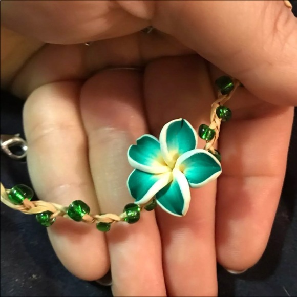 Jewelry | Green Hawaiian Flower Bead Bracelet Rose | Poshmark